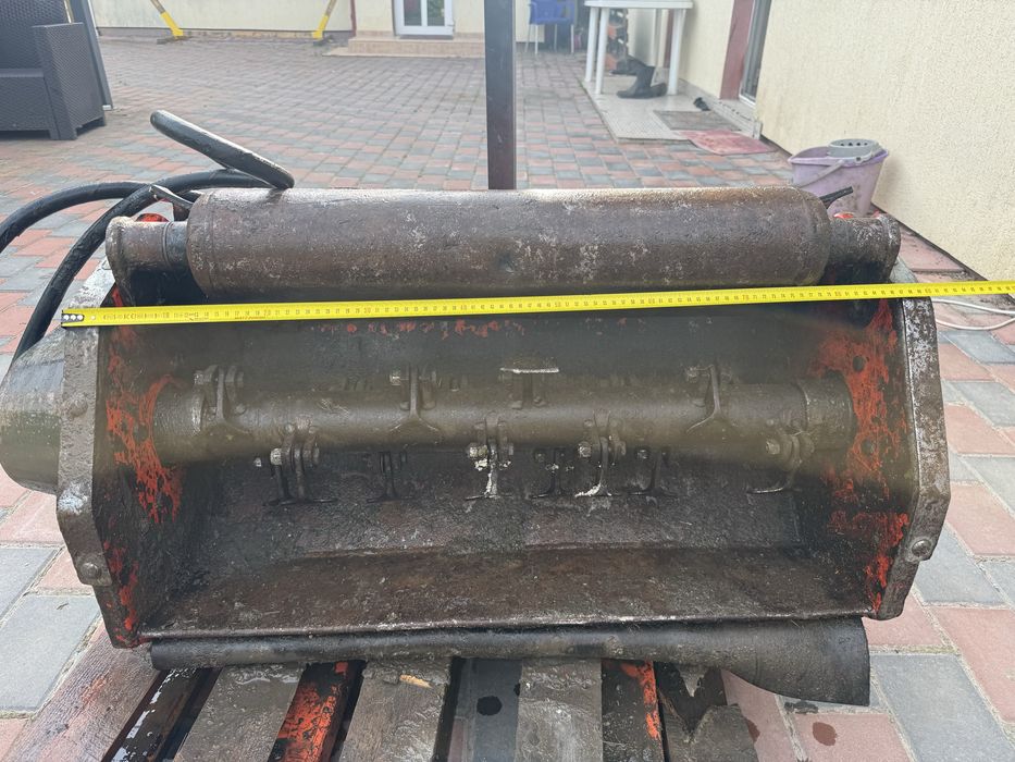 Vand tocator resturi vegetale miniexcavator Iasi • OLX.ro