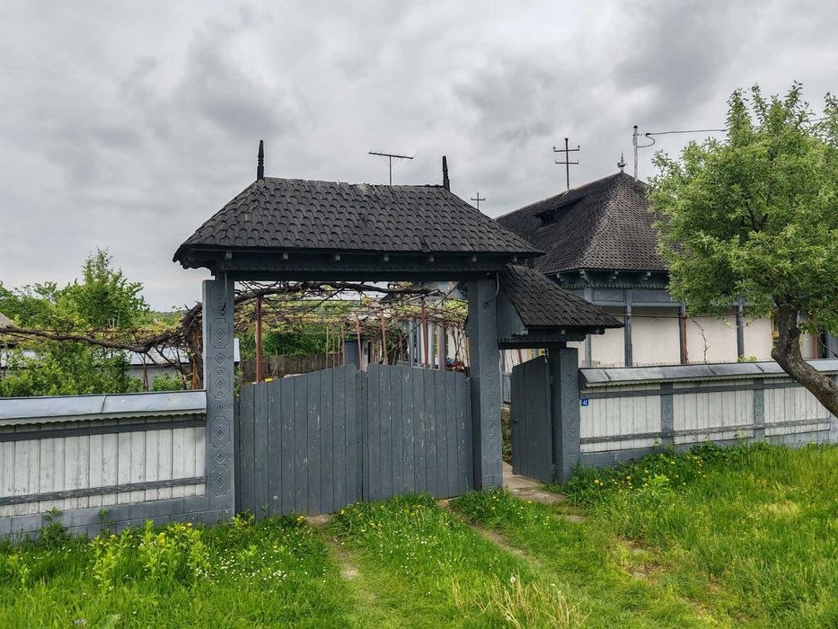 Vand casa batraneasca Razboieni jud. Neamt Razboieni • OLX.ro
