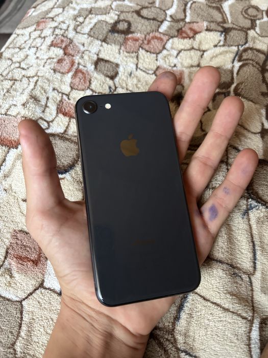 Vând iphone 8 sau schimb cu placă video de 8gb Brosteni • OLX.ro