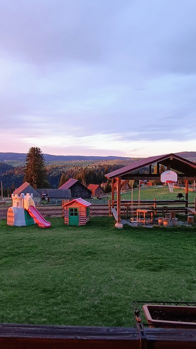 Cabana, casă de vacanță de vânzare Apuseni,Mărișel Cluj Marisel • OLX.ro