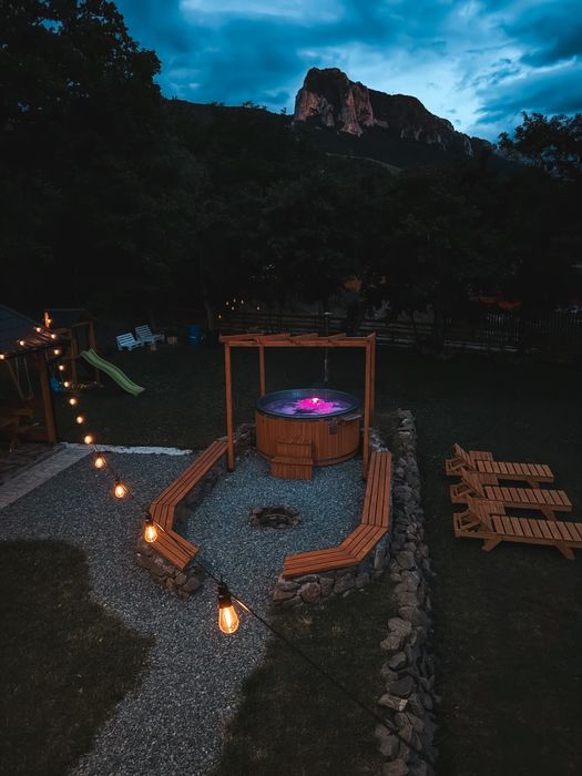 Cabana de închiriat - Rimetea cu jacuzzi Rimetea • OLX.ro