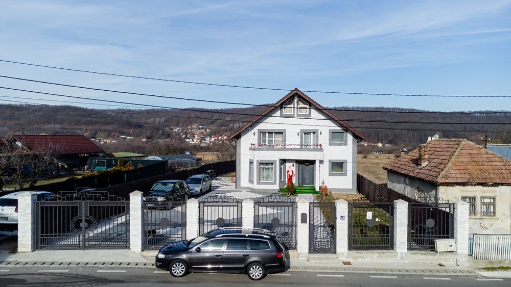 Locuinta mobilata / utilata: Complet Pitesti • OLX.ro