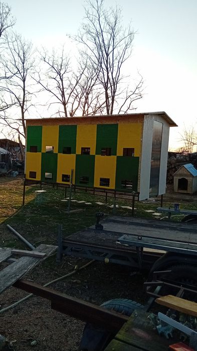 Vând pavilion apicol cu 24 stupi pe 12 rame Tataranu • OLX.ro