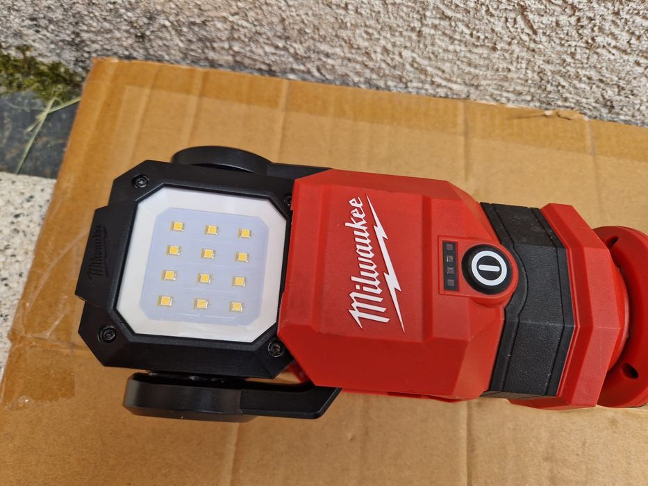 Milwaukee lampa de santier pe acumulatori Maureni • OLX.ro