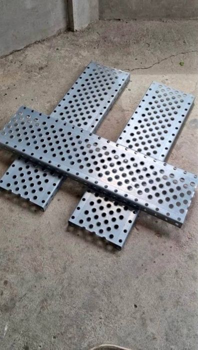 Trepte zincate modele si dimensiuni diferite din rigola sau grilaj 60 ...