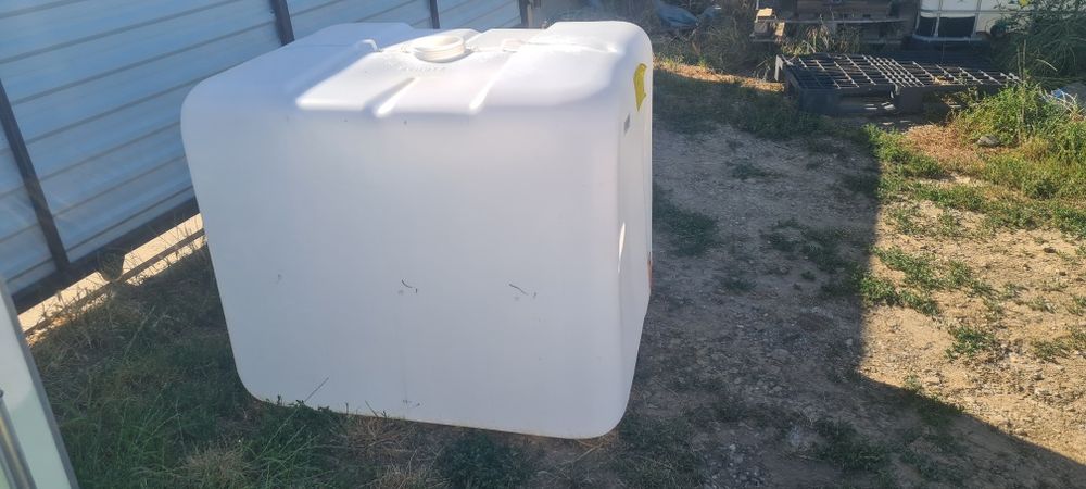 Bazin butoi plastic pentru cereale. Fosă 1000 kg Bacau • OLX.ro