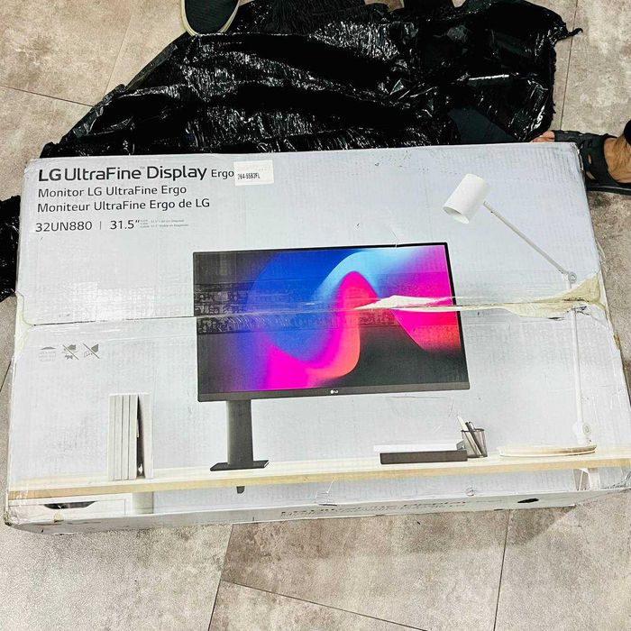 Монитор LG 32" UltraFine Display Ergo Stand UHD 4K HDR Monitor 32UN880 ...