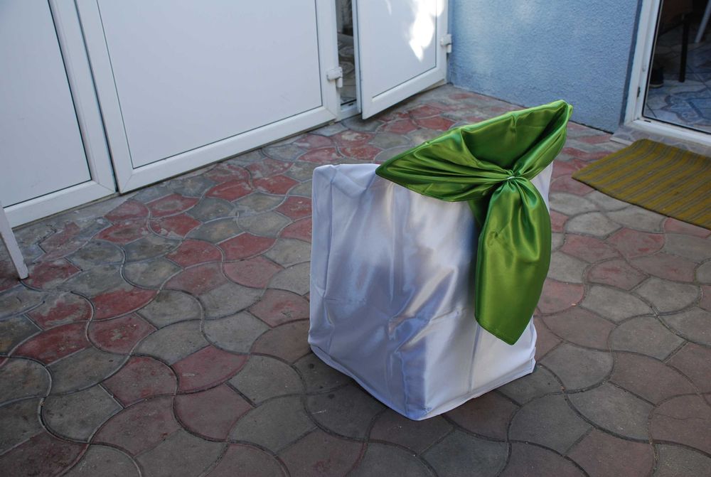 Scaune Chiavari de Vanzare Pernute Scaune Huse Vand Mese Rotunde 1.80 ...