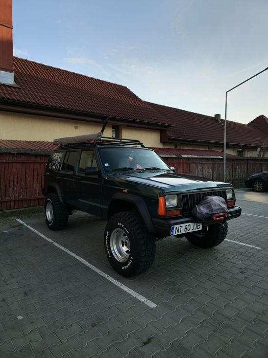 Se vinde Jeep Cherokee xj 2.5 diesel 1995 Targu Neamt • OLX.ro