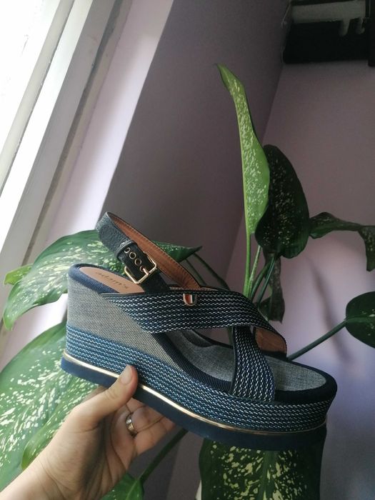 Sandale platforma de vara, NOI Ploiesti • OLX.ro