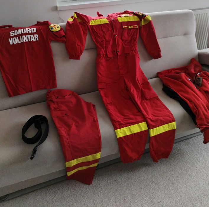 Costum smurd voluntar Floresti • OLX.ro