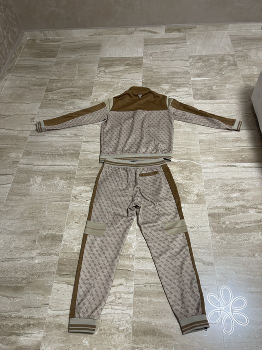 Trening guess Original Timisoara • OLX.ro