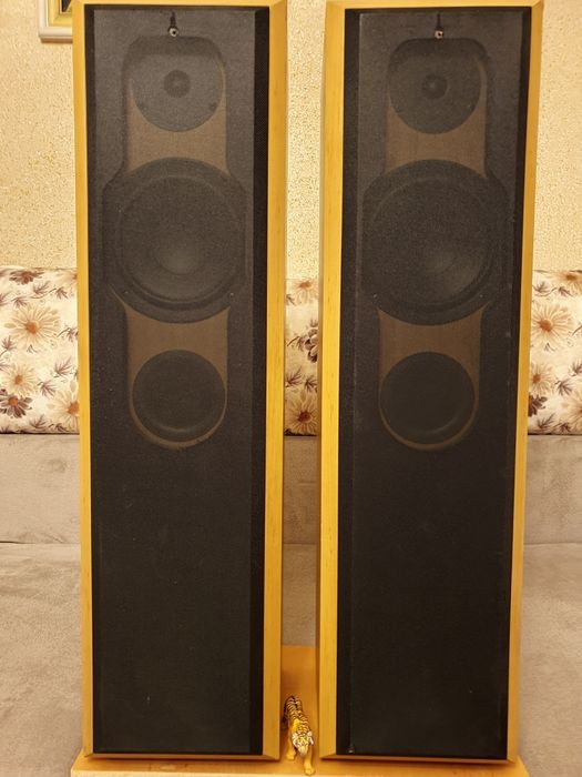 Eltax Simphony 6. Boxe coloană masive. Sunet fin și detaliat. Tancuri ...