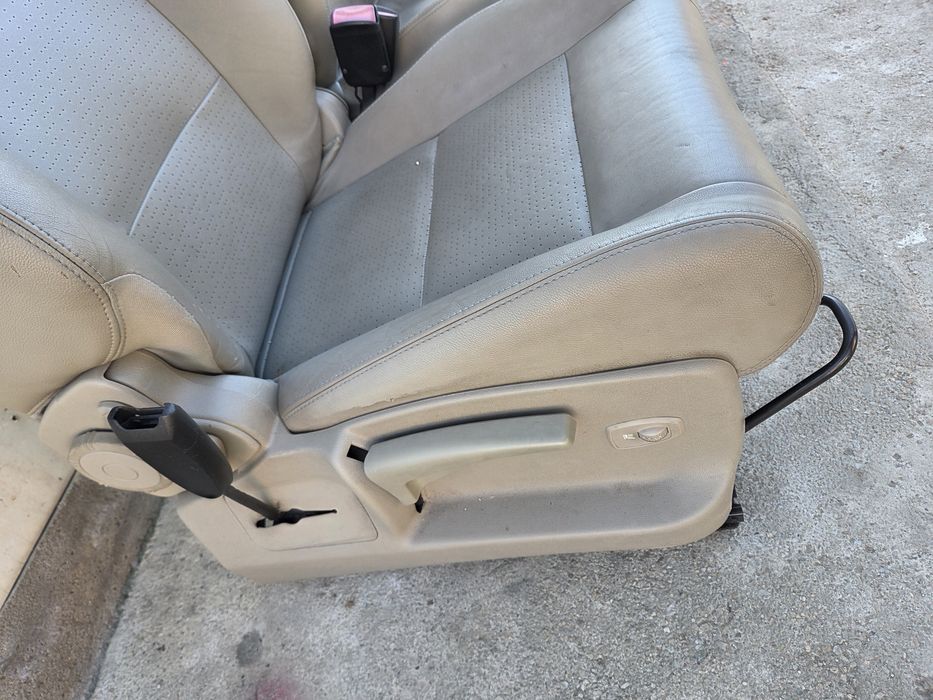 Scaune din piele crem cu reglaj electric sofer Renault Megane 3 ...