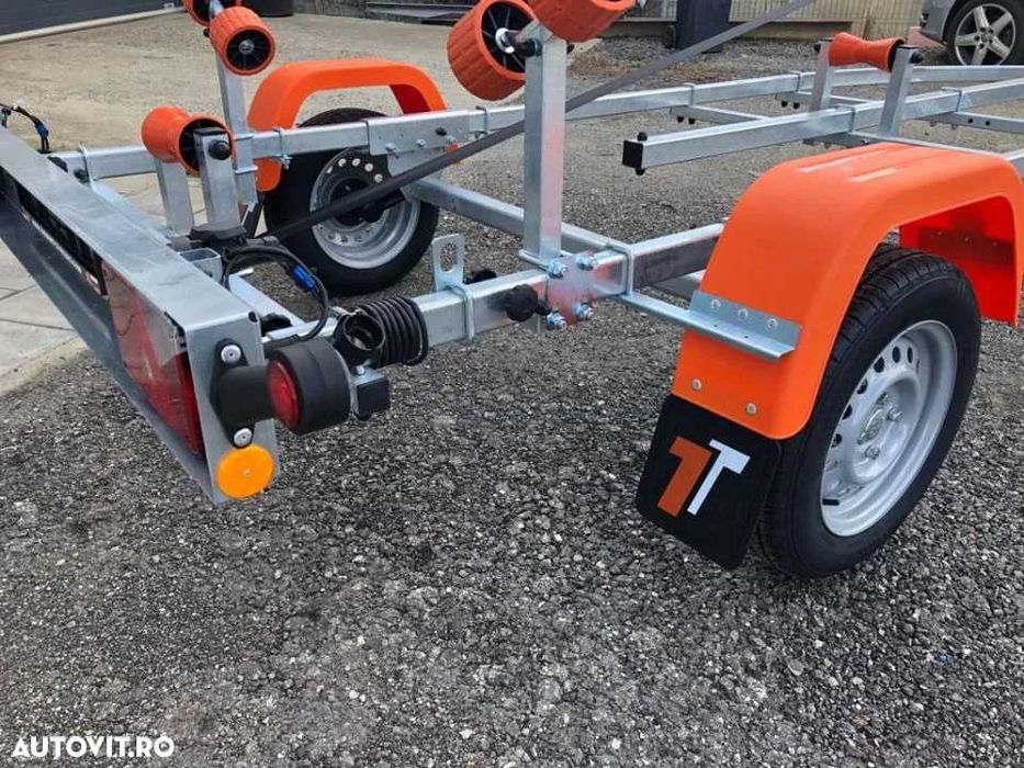 Peridoc barca 750 kg cu role/Remorca barca cu role/Thomas Trailer 5m ...