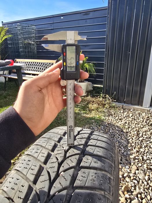 Vand 2 anvelope iarna 205 55 16 Brasov • OLX.ro