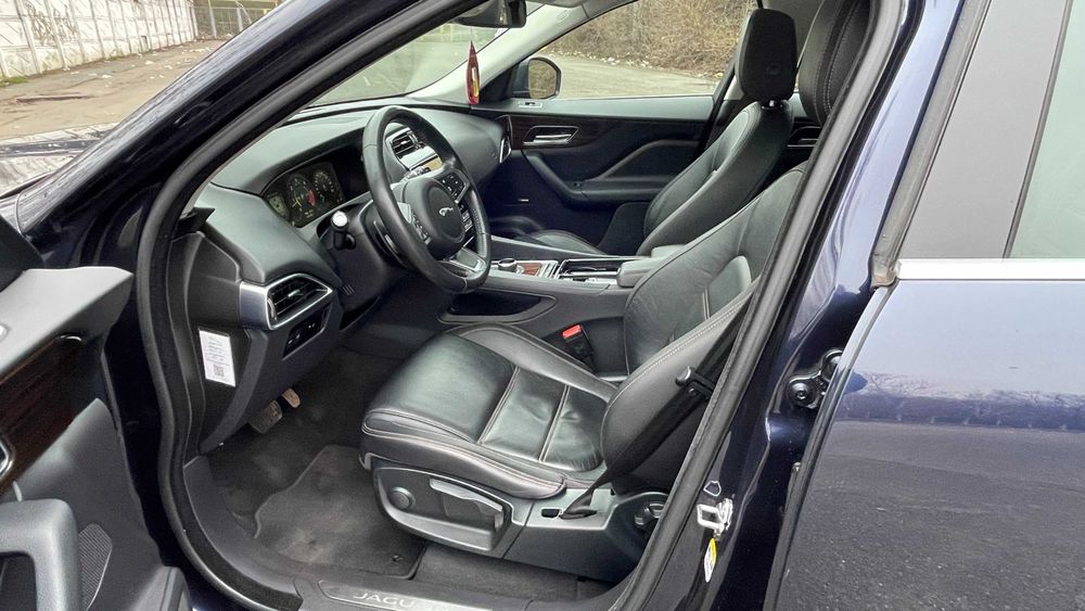 Jaguar F-Pace 4x4 /Bord Plasma /Camera /Trapa /Scaune Incalzite /Xenon ...