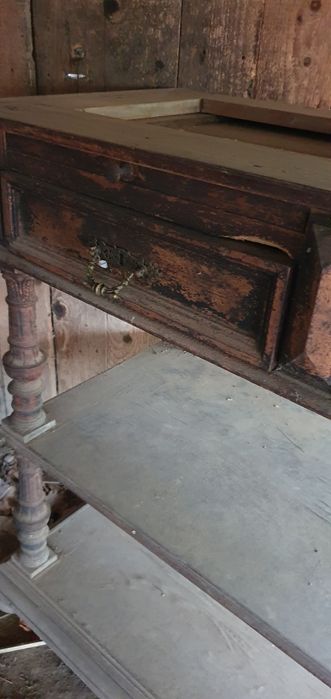 Vând birou foarte vechi lemn natural Mihai Bravu • OLX.ro