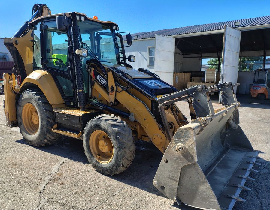 Buldoexcavator CAT 428F2 Brasov • OLX.ro