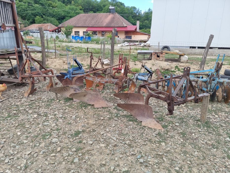 Pluguri cu 2 trupite Somanesti • OLX.ro
