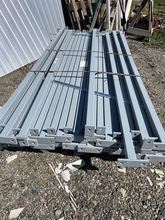 Stalpi metalici pt gard cu talpi 2,37m Reghin • OLX.ro