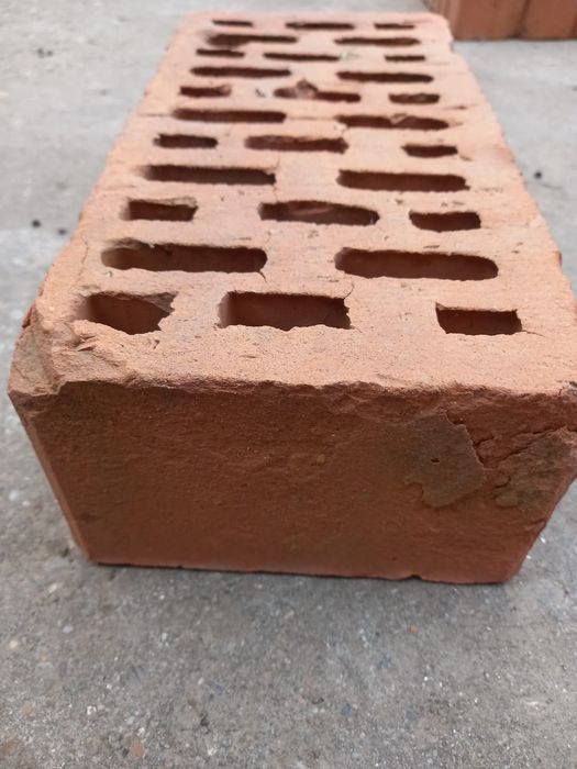 Vand caramida mare , mica si boltari Mizil • OLX.ro