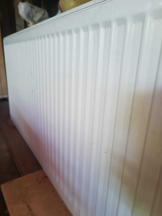 Vând 2 calorifere din fonta Piatra Neamt • OLX.ro