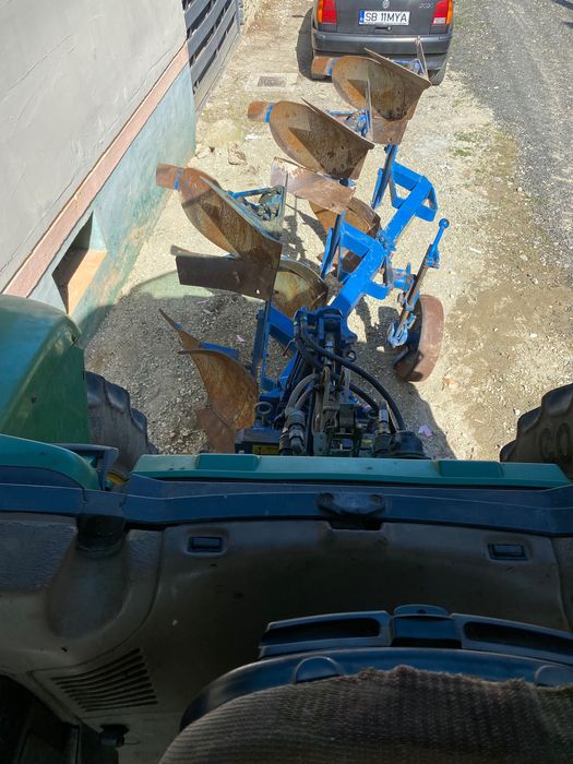 Vând Tractor cu plug Sibiu • OLX.ro