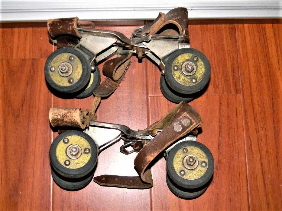 Patine cu rotile Romanesti vechi Vintage anii '70 Brasov • OLX.ro