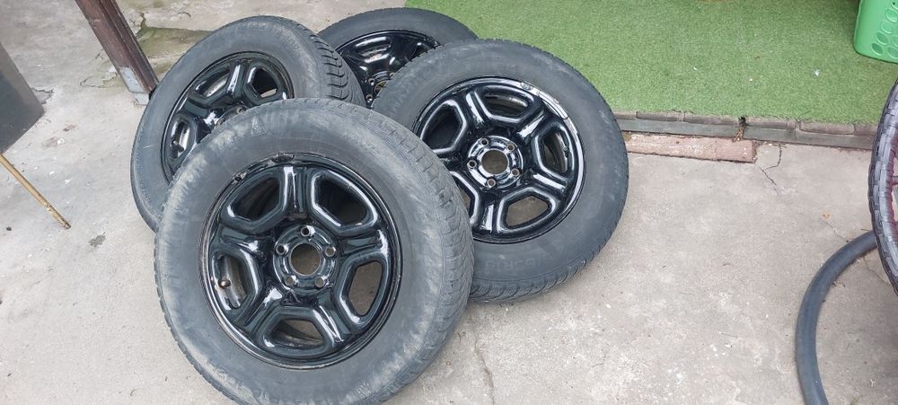 Jante duster 5x114.3 r16 cu cauciucuri de iarna Buzau • OLX.ro