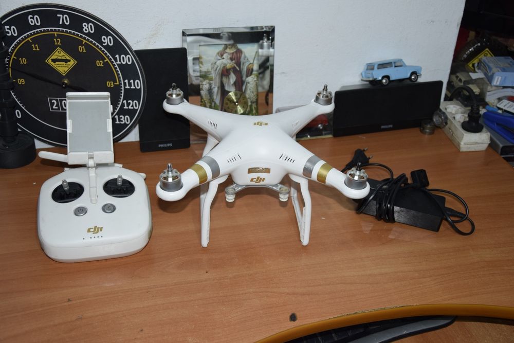 Drona DJI phantom 3 pro Pargaresti • OLX.ro