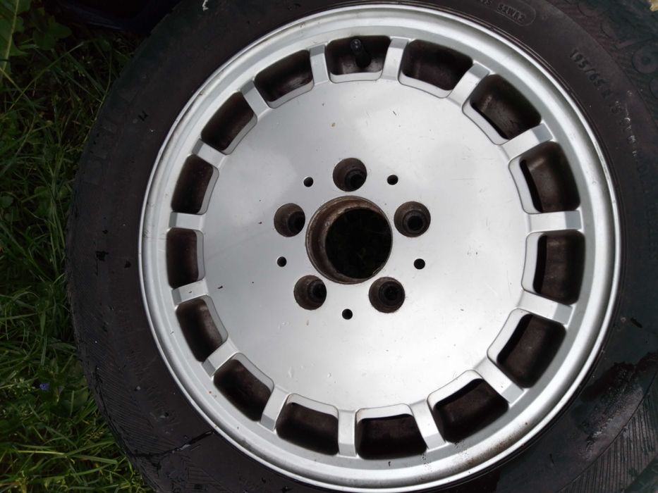 Jante OEM Gullideckel 15' Mercedes-Benz W124/W201 Godinesti • OLX.ro