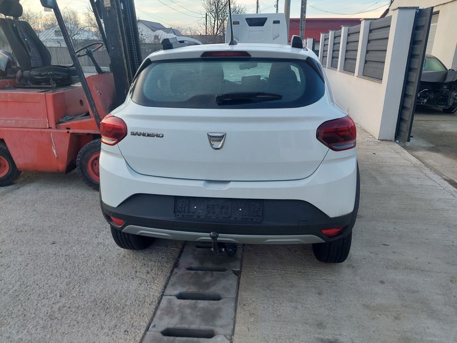Haion Bara Spate Sandero Stepway 2022 Alb Leordeni • OLX.ro