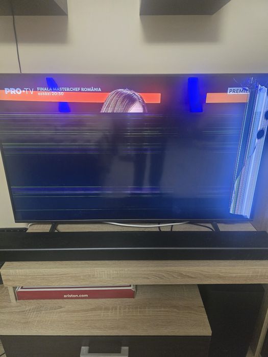 Tv qled cu display spart Samsung q67a Odobesti • OLX.ro