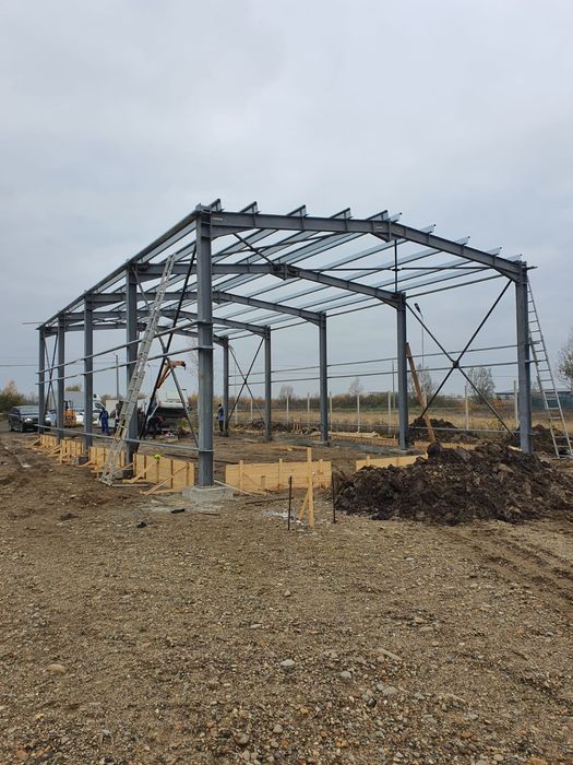 Vând Hala Metalica 10×20×4.65 Cu Panouri sandwich sau pe elemente ...