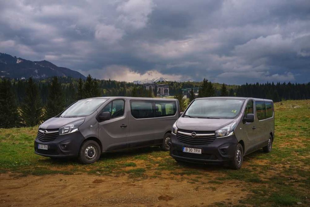 Inchiriez microbuz Opel Vivaro 8+1 locuri - model lung Brasov • OLX.ro