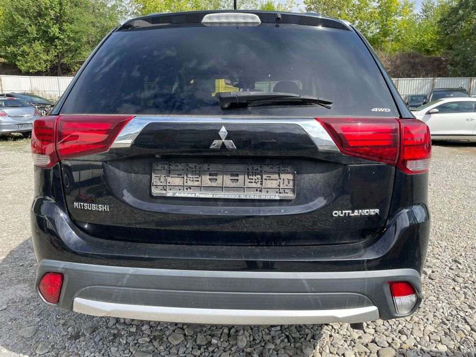Mitsubishi Outlander 2.2did fab 2016 automat. 4x4 avariat stânga fata ...
