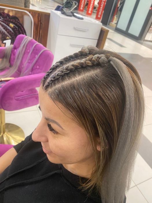 Negresa execut codite afrobraids, spicuri, dreduri si suvite sclipici ...