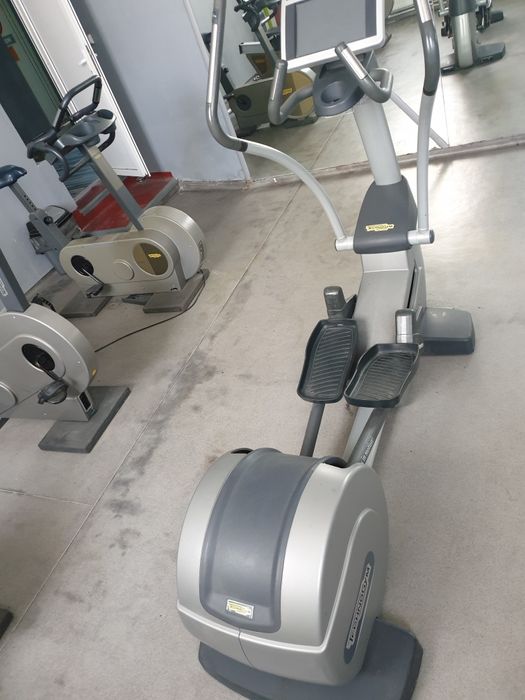 Vánd echipament complet sala fitness Benzi alergat Greutati Aparate ...