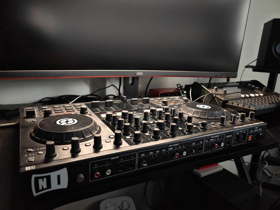 Traktor Kontrol S4 MK2 - Controller DJ Profesional - Stare Excelentă ...