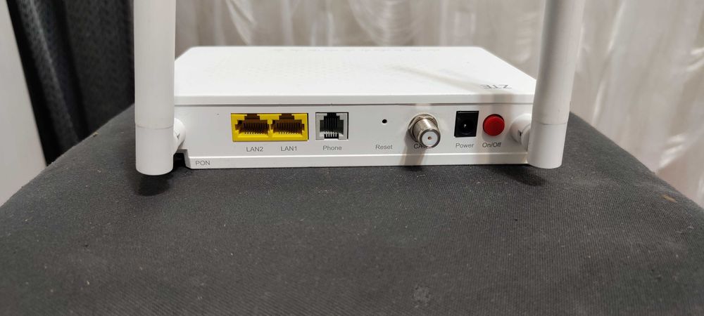 Router ZTE ZXHN F618 de la Digi RCS-RDS Media Convertor Fibra Optica ...