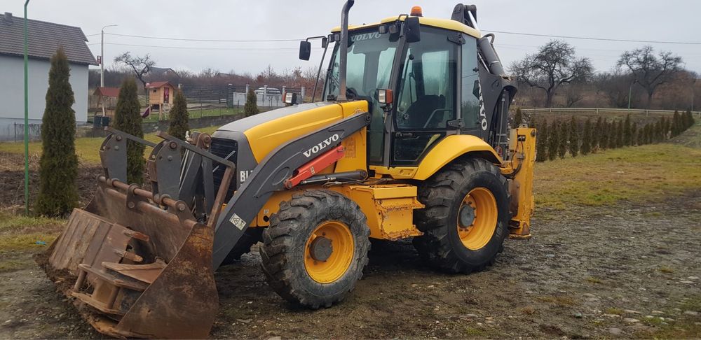 Buldoexcavator volvo bl71 plus recent adus din spania Dumitra • OLX.ro