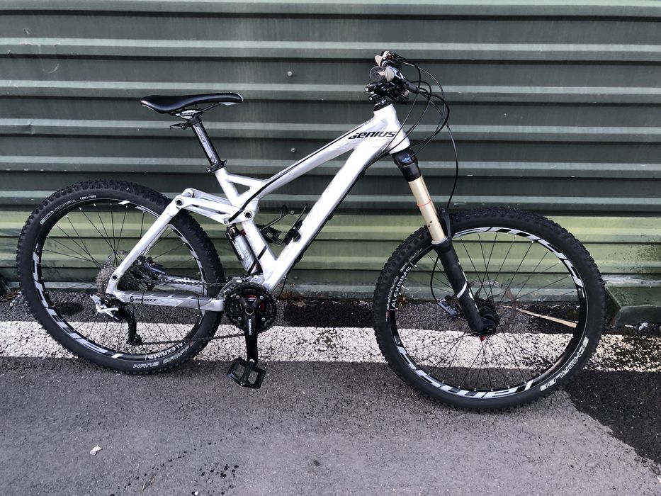 Bicicleta Scott Genius 40 full suspension Ghimbav • OLX.ro