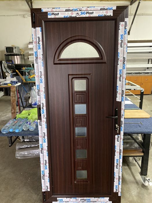 Usa intrare tamplarie PVC Mahon Cisnadie • OLX.ro