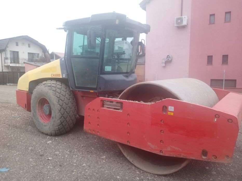 Închiriem cilindru compactor Busteni • OLX.ro