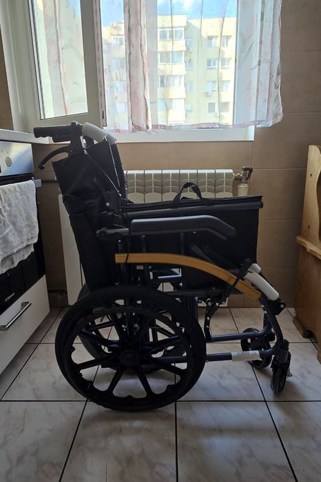 Scaun cu rotile pliabil nou Bucuresti Sectorul 3 • OLX.ro