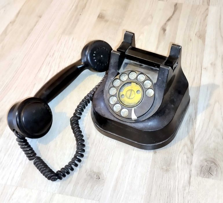 Telefon vechi fabricat in Belgia probabil anii '30 - '40 Bucuresti ...