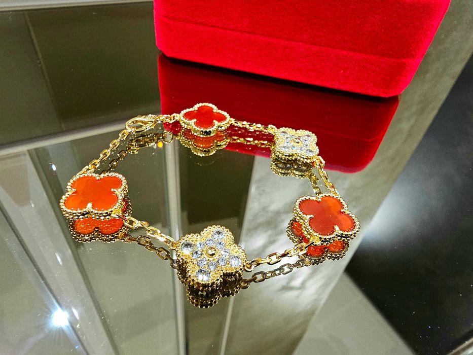 Van Cleef & Arpels VCA Gold Red Alhambra 5 Motifs Clover Дамска Гривна ...
