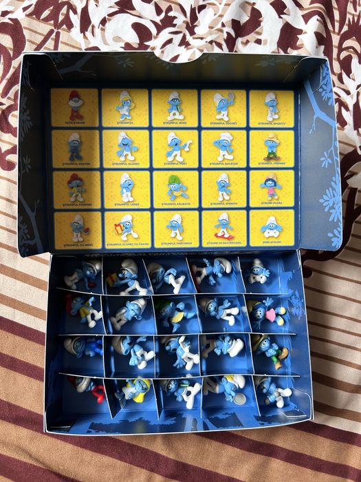 Set complet strumfi si albumul Craiova • OLX.ro