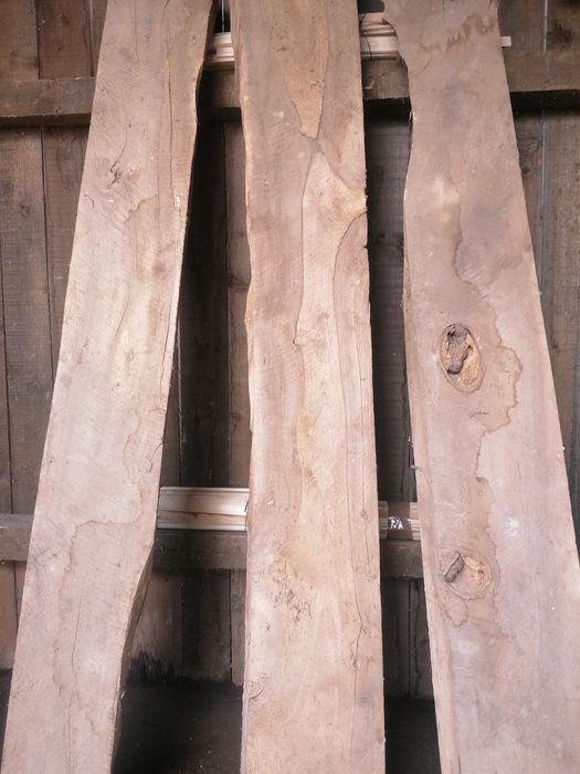 Dulapi nuc uscat 15 ani Saucesti • OLX.ro